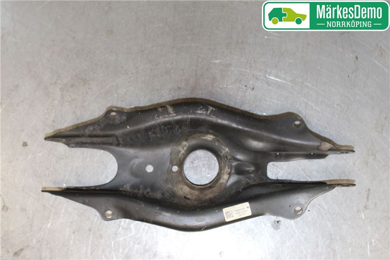 A2053521900 : Bærearm bag og Bærearm forrest nederst - Autoparts24