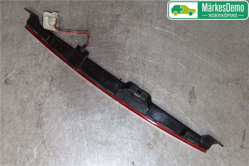 A1569069600 : Bremselys og Hækspoiler - Autoparts24