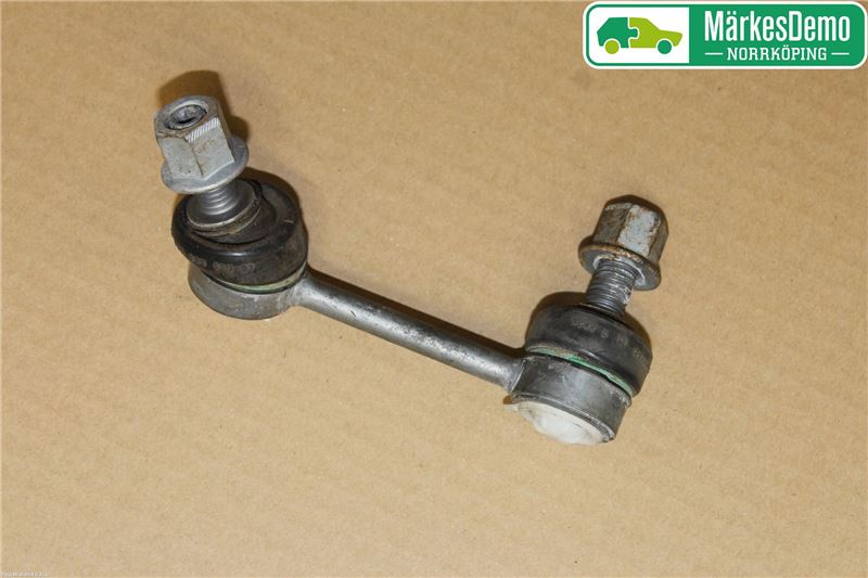 31387674 : Stabilisator, achter en Stabilisator voor - Autoparts24