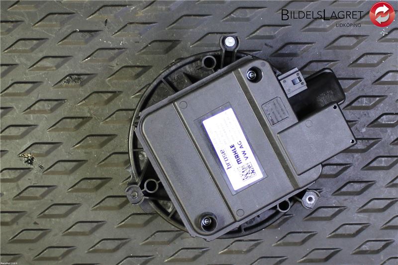4M1-820-021-B : Blæsermodstand / Varmeblæser - Autoparts24
