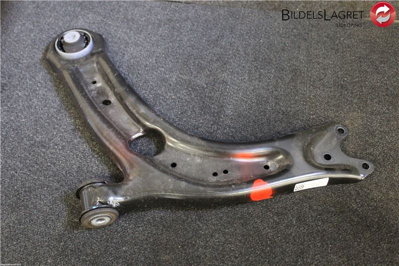 3Q0-407-151-J : Bærearm forrest nederst og Bærearm forrest øverst - Autoparts24
