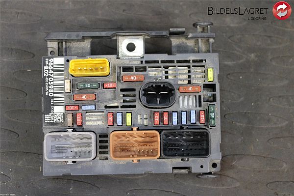 9807028580 : Sikringsboks - Autoparts24