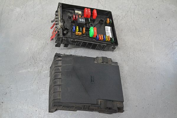 1K0937125D : Sikringsboks - Autoparts24