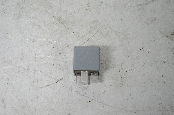 8D0951253A : Relæ - diverse - Autoparts24