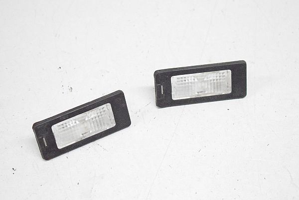 5N0943021 : Nummerplade - lygte og Baglygte - Autoparts24