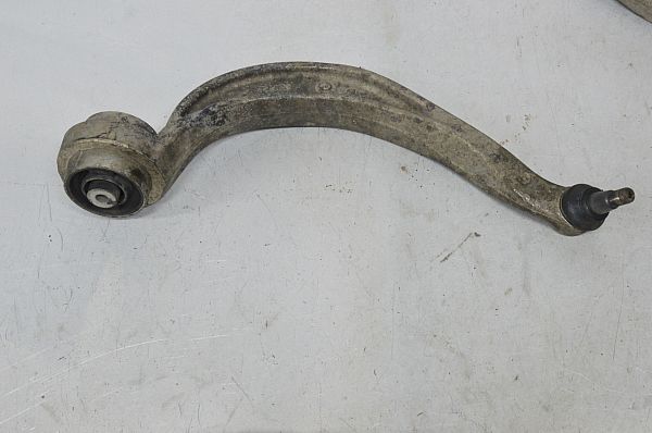 4G0407695 : Draagarm lvoor onder en Draagarm voor boven - Autoparts24