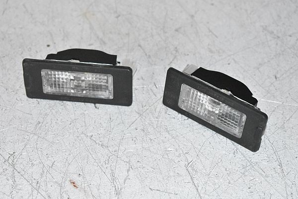 5N0943021 : Nummerplade - lygte og Baglygte - Autoparts24