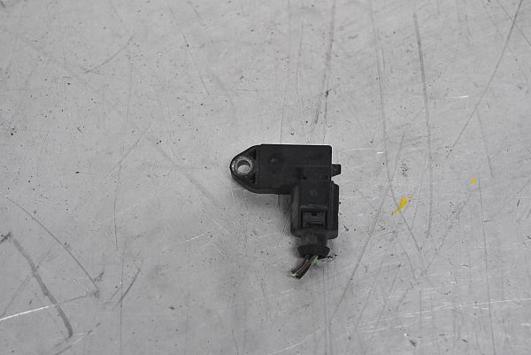 1K0945459 : Hauptbremszylinder und Bremslichtkontakt - Autoparts24