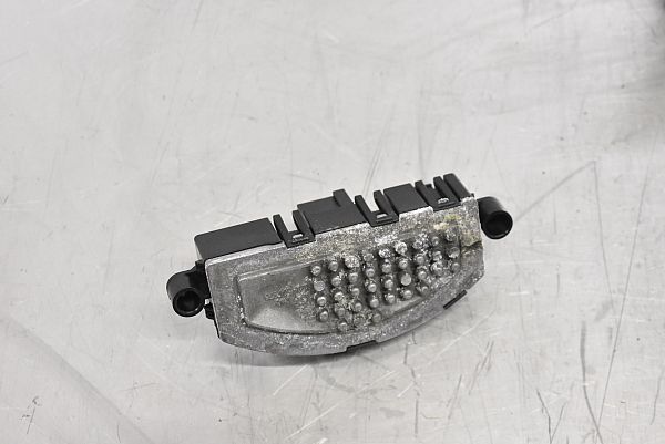 8T0820521E : Varmemodstand og Blæsermodstand / Varmeblæser - Autoparts24
