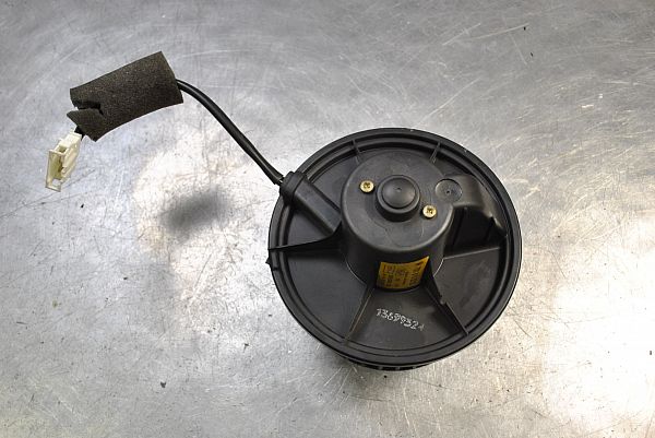 701-819-021-B : Kachel Ventilatiemotor / aanjager - Autoparts24