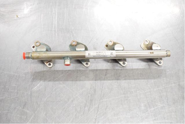 Mercedes-Benz CLA - Rampe haute pression / tuyau de buse d'injection ...