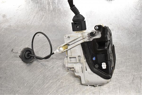 8E1-837-015-AA : Dørlås og Centrallås - Autoparts24