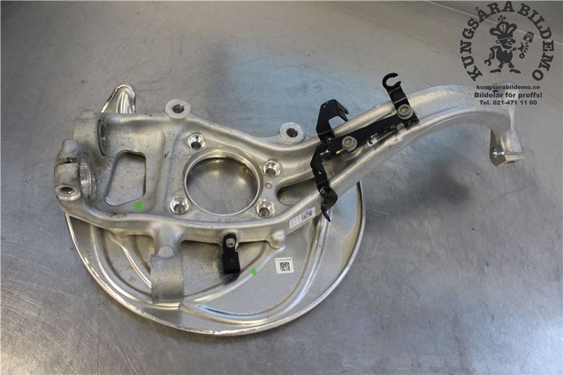 8W0407253F : Asschenkel / Wielnaaf voor - Autoparts24