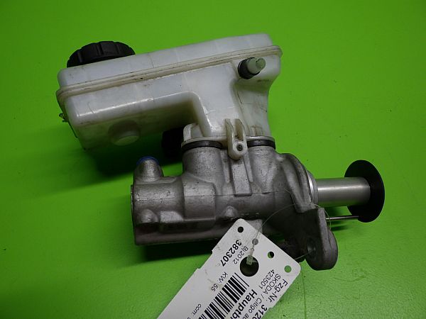 1K0945459 : Bremse hovedcylinder og Bremselyskontakt - Autoparts24